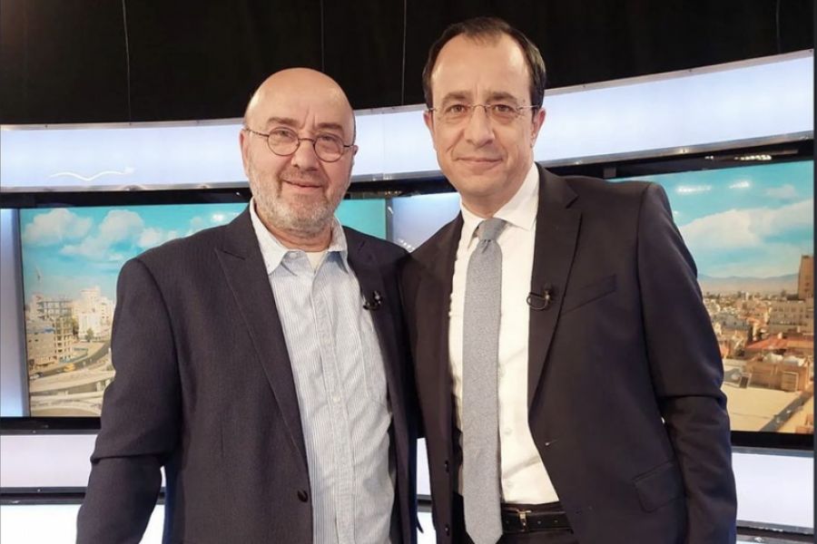 Με γραβάτα ο Χριστοδουλίδης στην πρώτη του συνέντευξη, 24Sports & News
